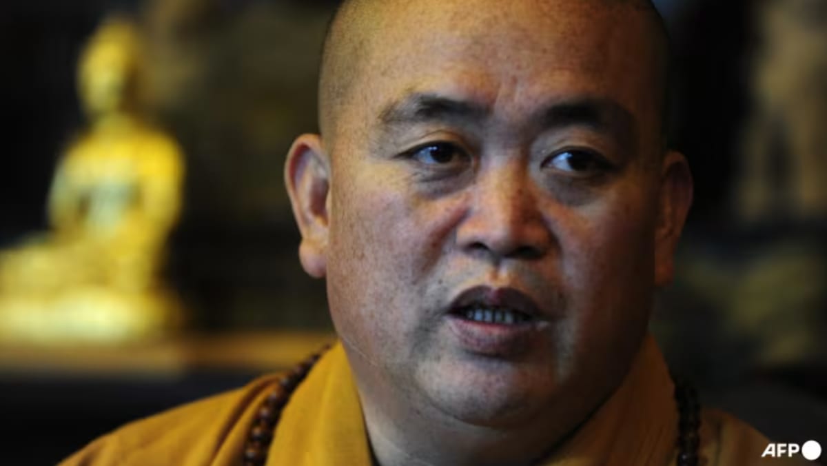 பௌத்த ஆலயத்தின் தலைவர் மீது குவியும் குற்றச்சாட்டுகள் - Seithi Mediacorp