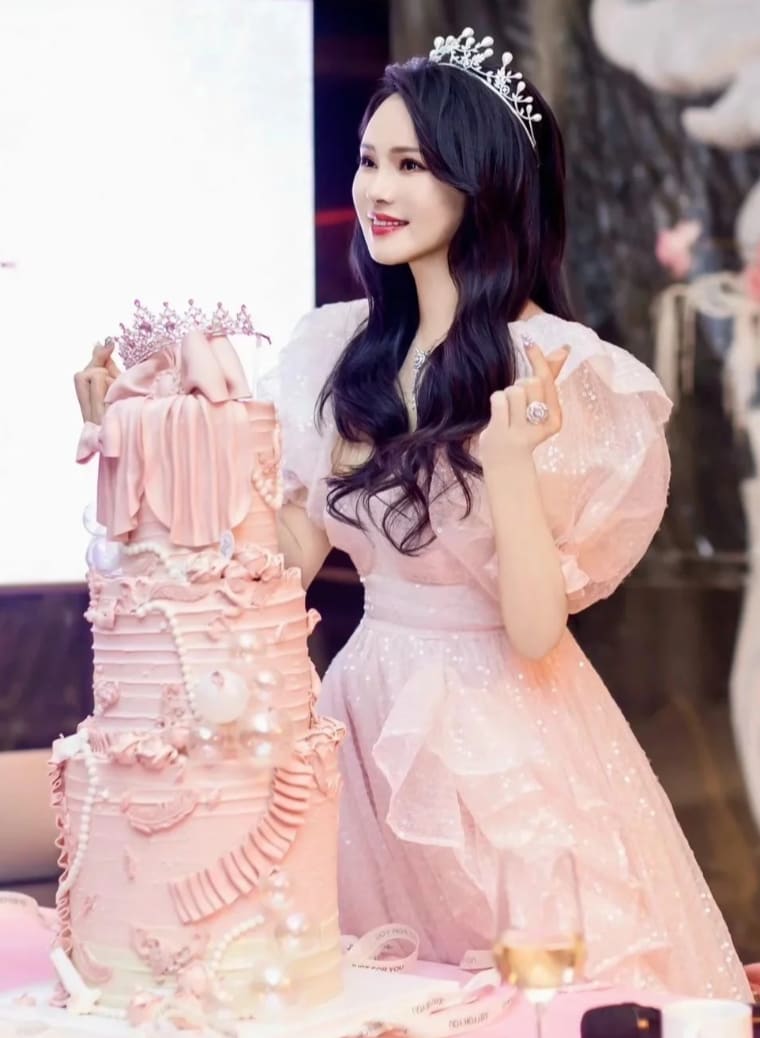 "Trying Too Hard To Look Young": Annie Yi Shamed For Dressing Like A ...