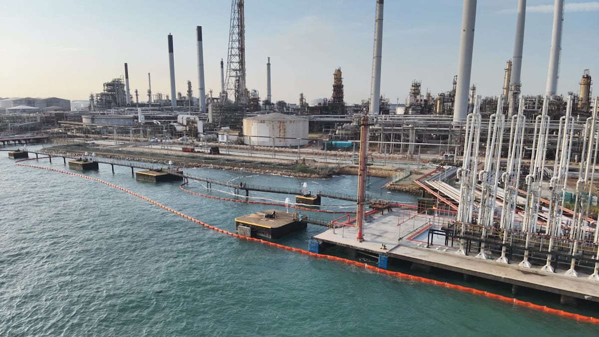 Oil leak at Shell’s Pulau Bukom refinery stopped, clean-up of oil ...