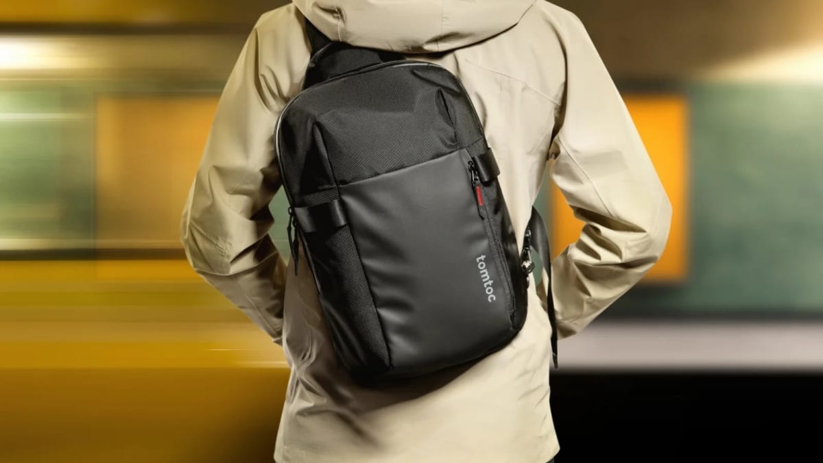 Tomtoc Navigator-T24 Sling review: Small bag, big storage - CNA