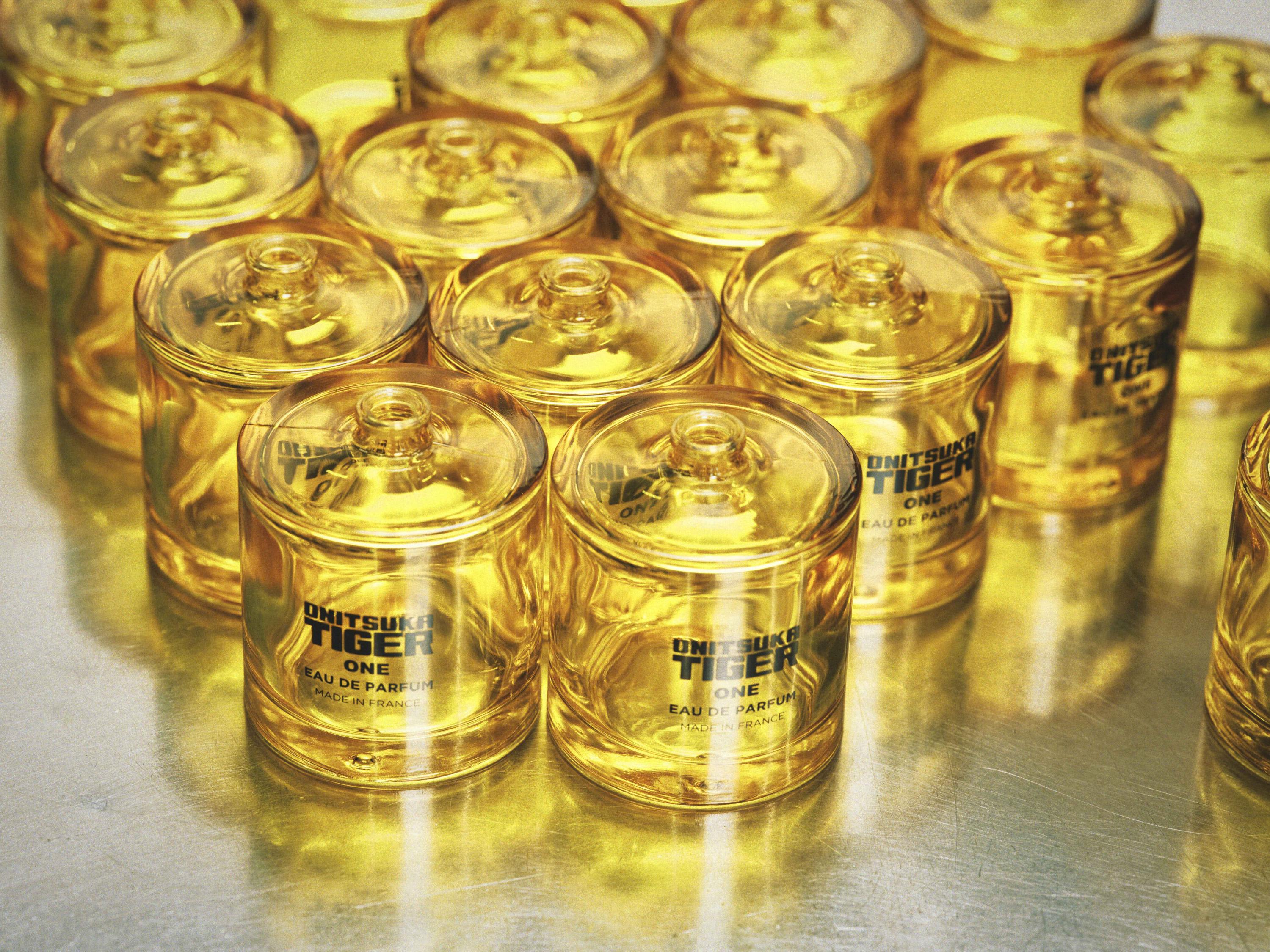 Onitsuka Tiger不只卖鞋！首推4款限量香水，把极简美学穿在身上 - vibes by 8world