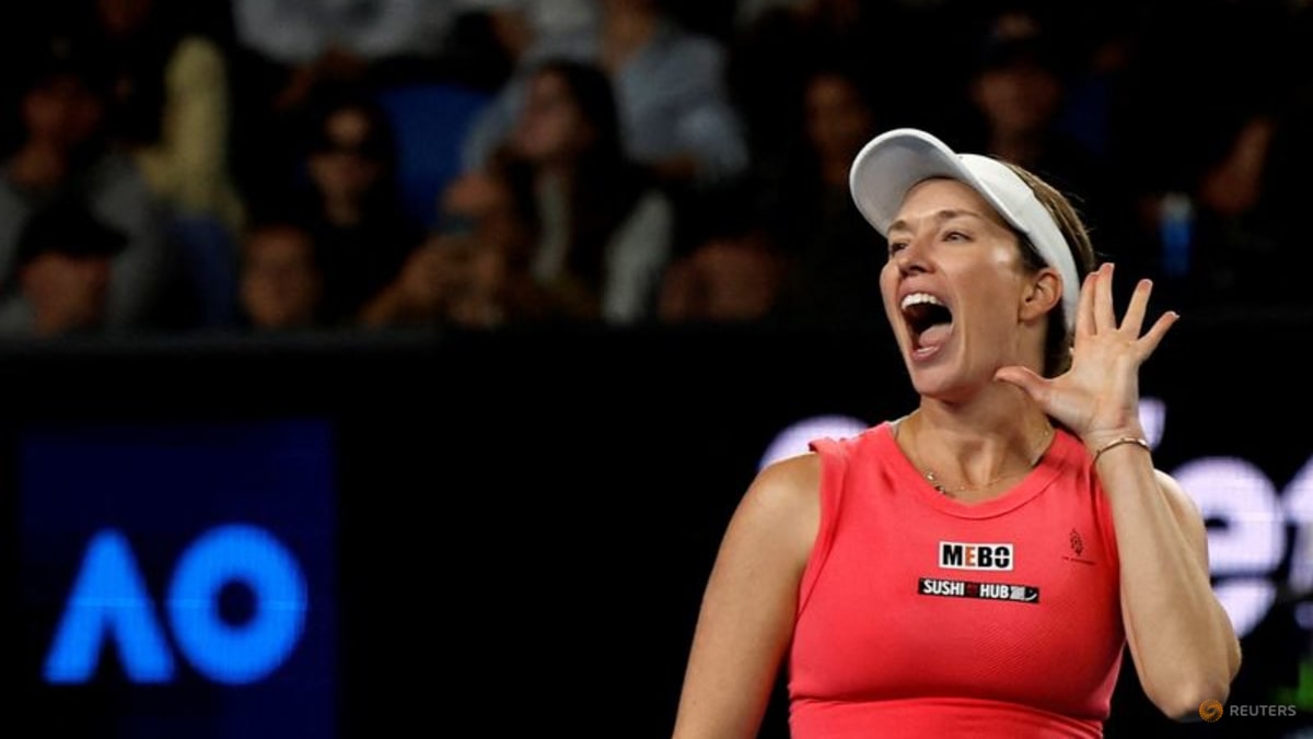 Collins turns on hostile Melbourne crowd after defying Destanee - CNA