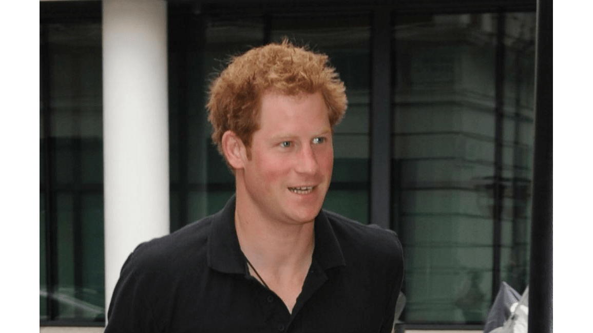 Prince Harry joins rap masterclass - 8days