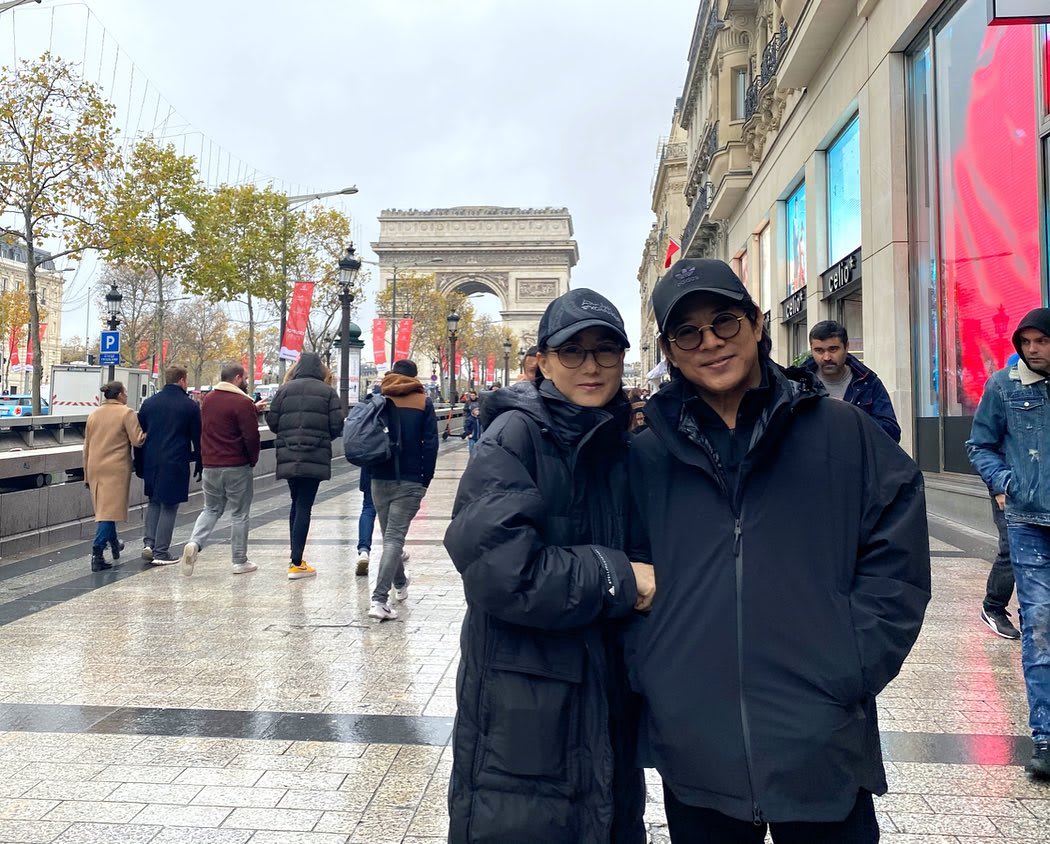 Jet Li Posts Rare Photo Of Wife Nina Li Chi And Their Two Daughters On ...