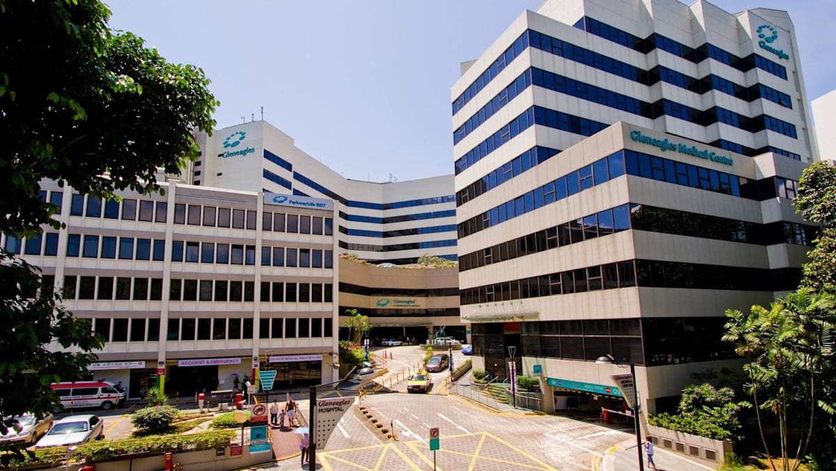 Anaesthetist suspended after leaving high-risk surgery repeatedly for phone calls - CNA