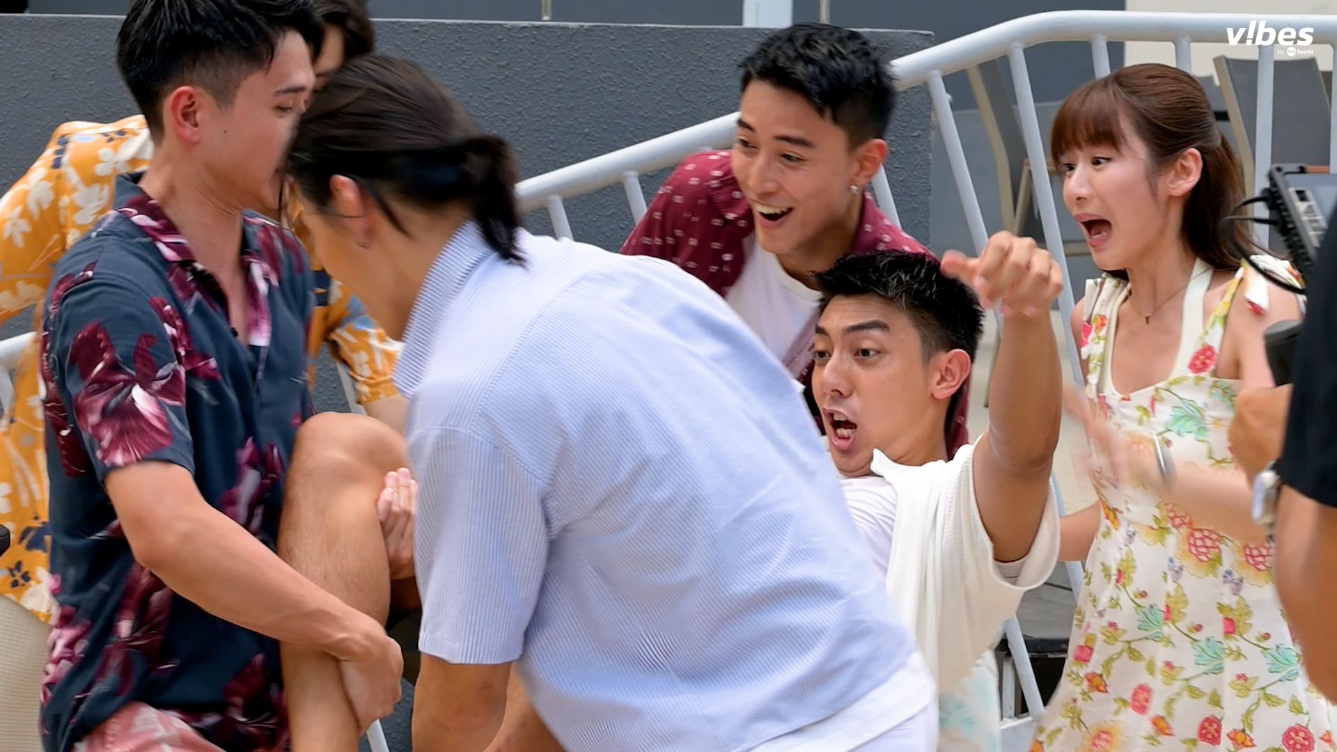 探班青春剧《爱情乱码》拍摄，翟思铭成现场最“资深”？ - vibes by 8world