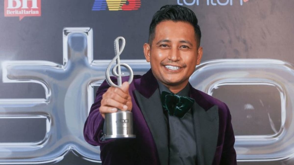Shah Iskandar kembali genggam trofi Anugerah Bintang Popular Berita ...