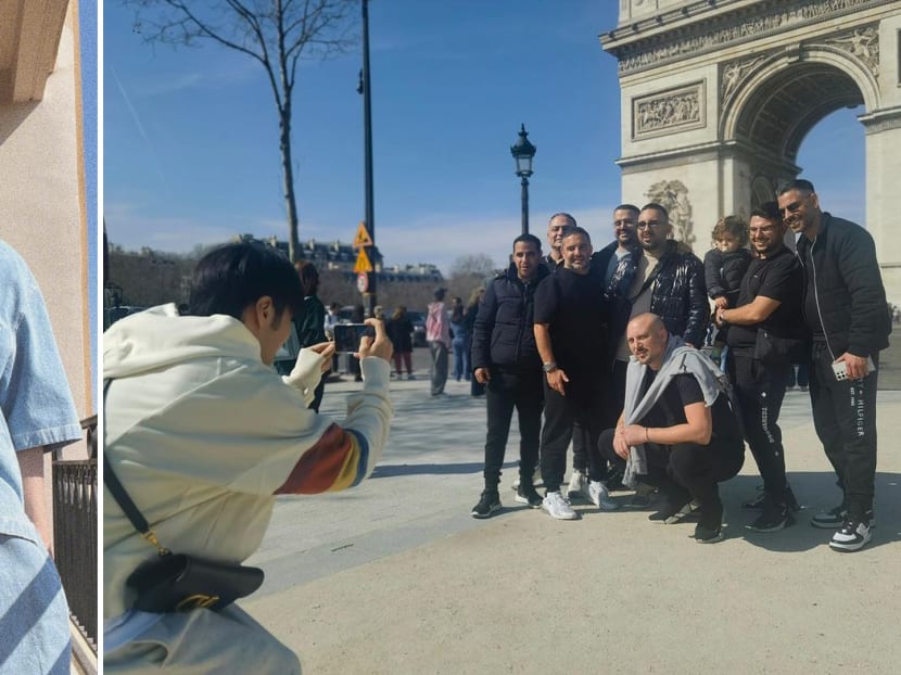 Li Ronghao stopped by tourist who only wanted the singer to take a ...