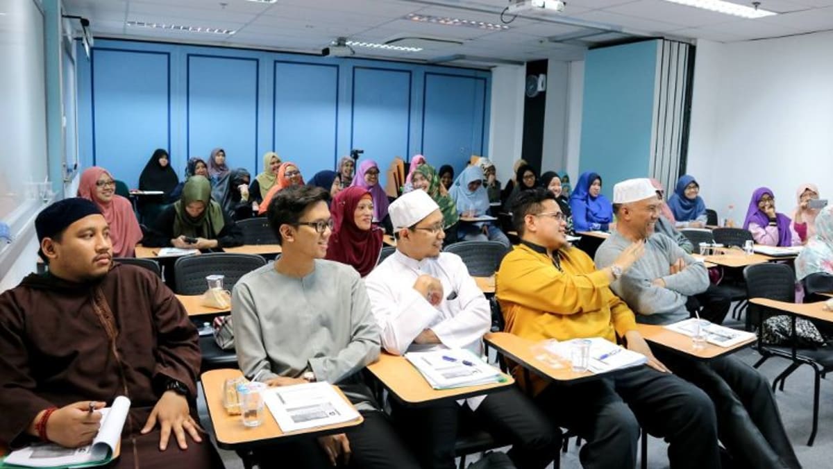 Golongan asatizah main peranan penting sebagai rujukan agama masyarakat ...